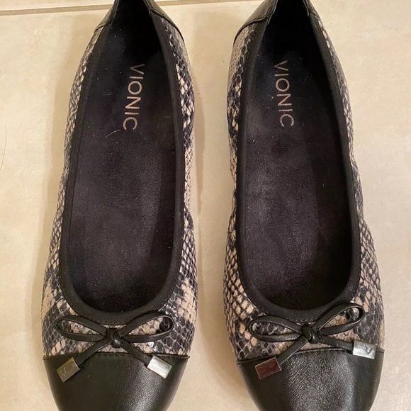 Vionic | Shoes | Vionic Minna Boa Snakeskin Flats Cap Toe Career Casual ...